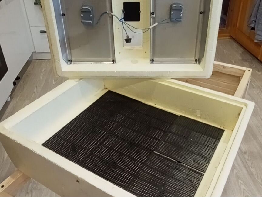 Инкубатор для яиц ручной