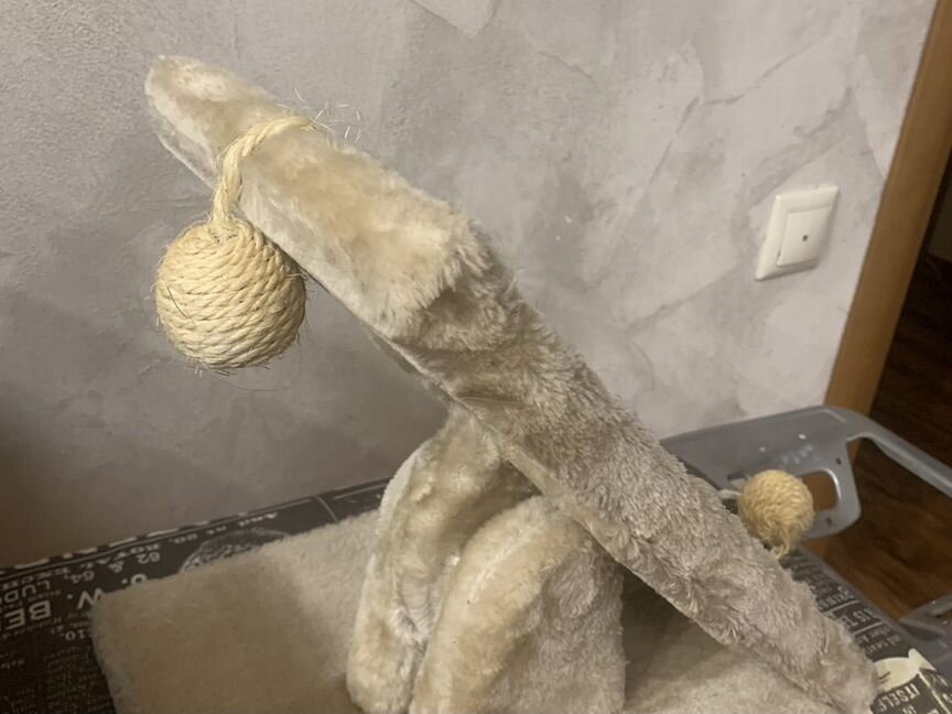 Когтеточка с игрушкой