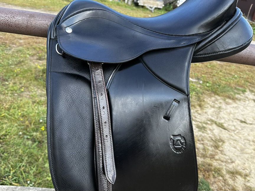 Седло выездковое Гермида