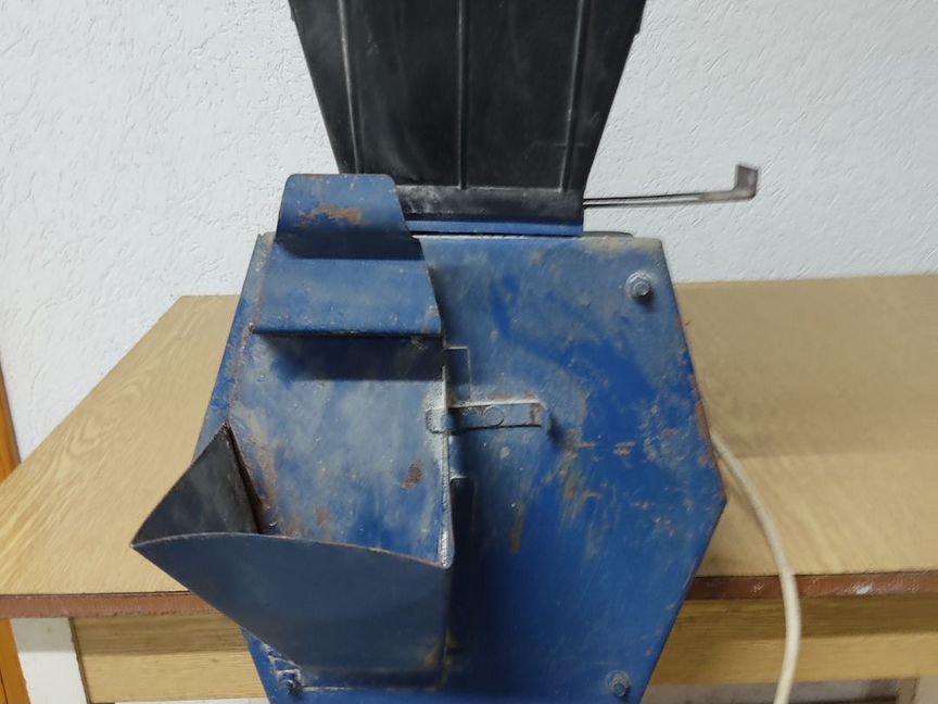 Зернодробилка