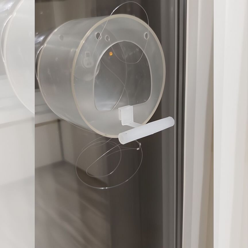 Кормушка для птиц на окно