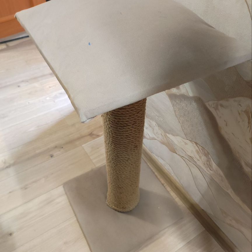 Когтеточка для кошек высокая