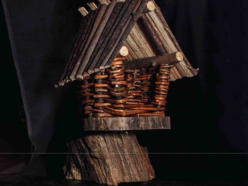 Дизайнерская кормушка для птиц