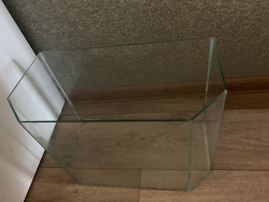 Аквариум с трещиной