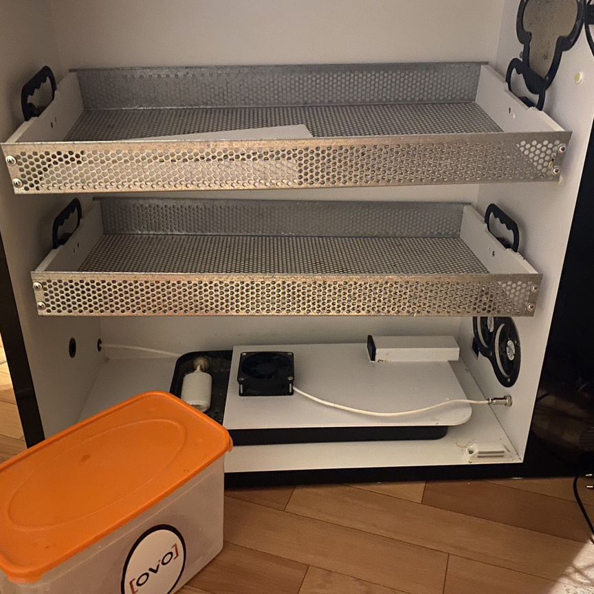 Инкубатор для яиц автоматический