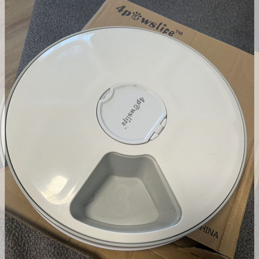 Автоматическая кормушка для кошек с таймером