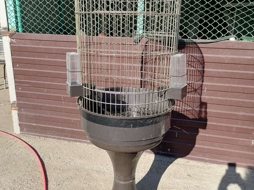 Клетка для крупного попугая