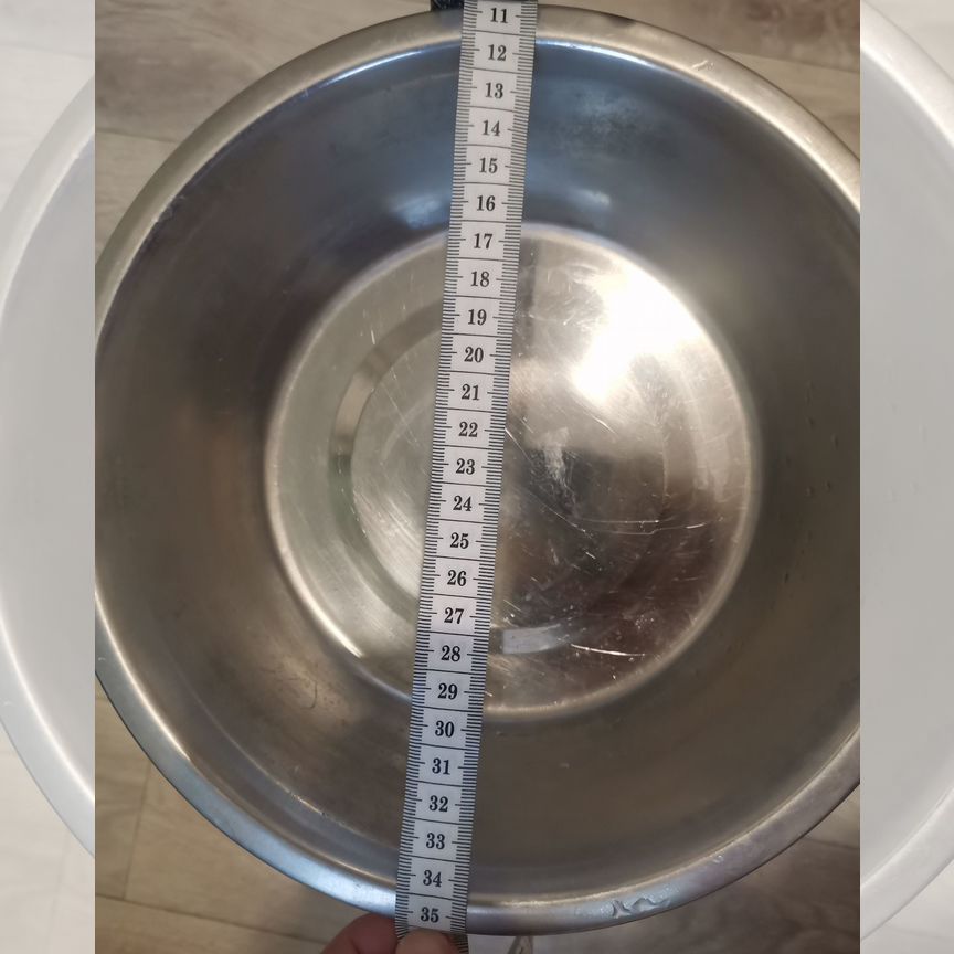 Стойка с мисками для собак