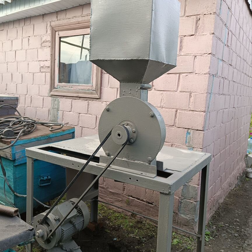 Продам зернодробилку на 380 вольт