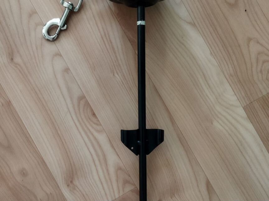 Рулетка вращающаяся с креплением в грунт для собак