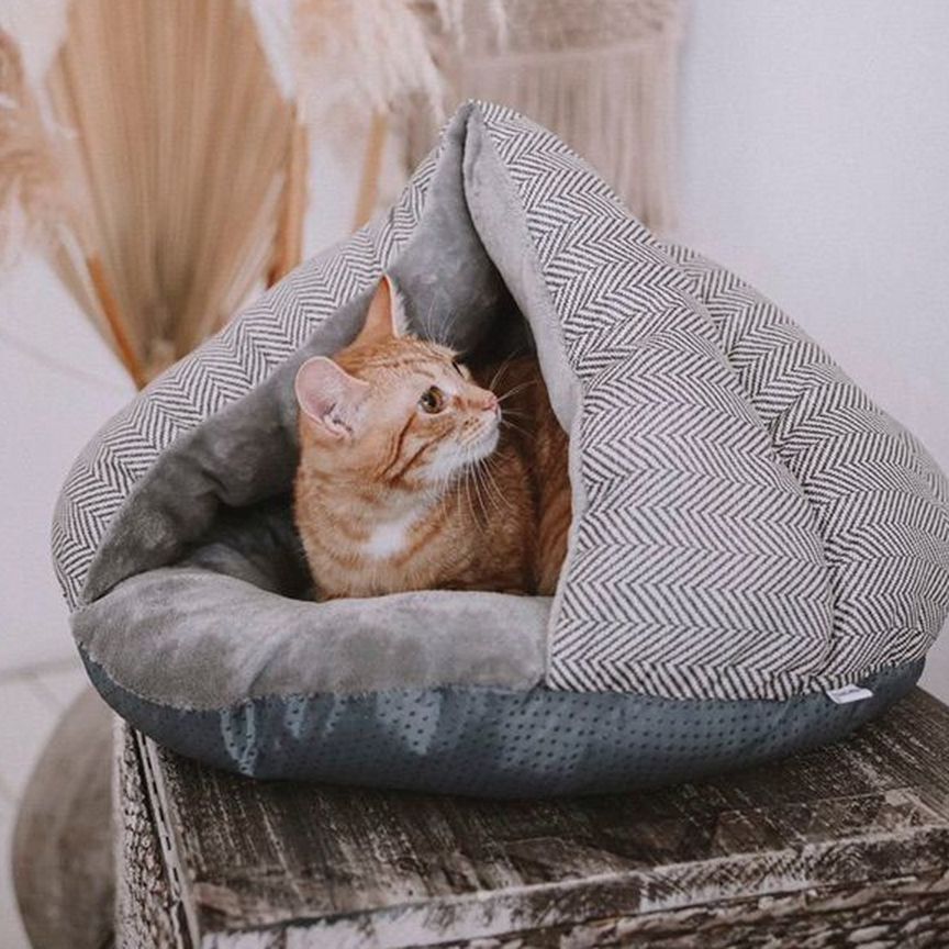 Лежанка для котика или маленькой собачки