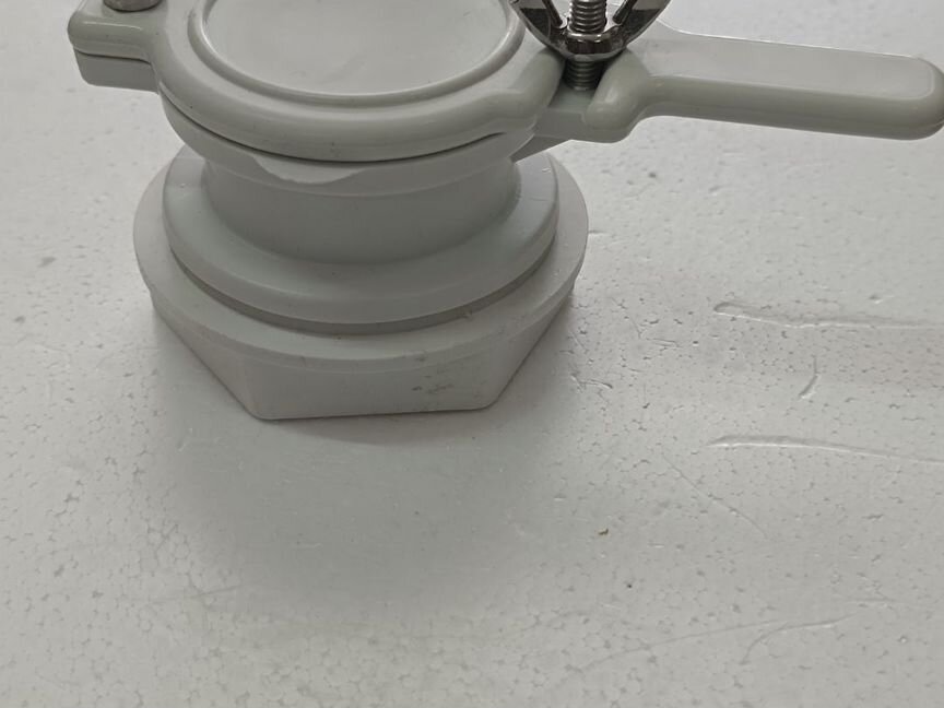 Кран для куботейнера или ведра.Пчеловодство