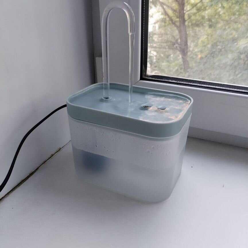 Фонтан поилка для кошек