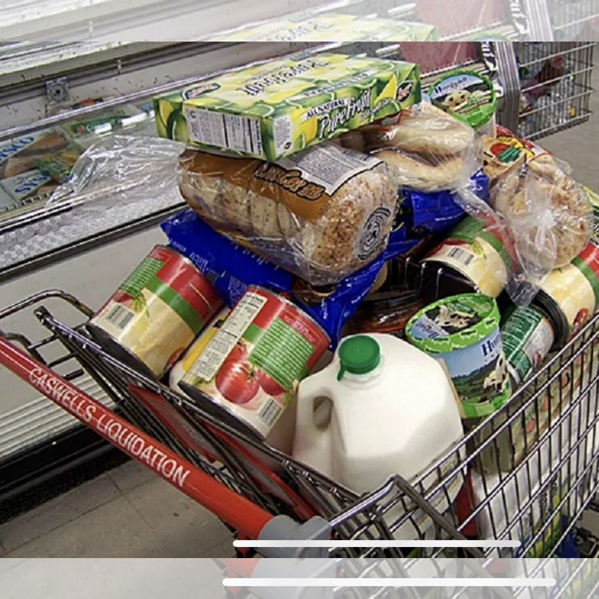 Овощи, молочка, хлеб и колбаса