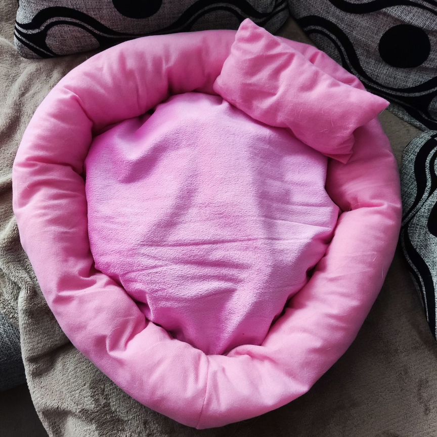 Лежанка для небольшой собаки или кошки