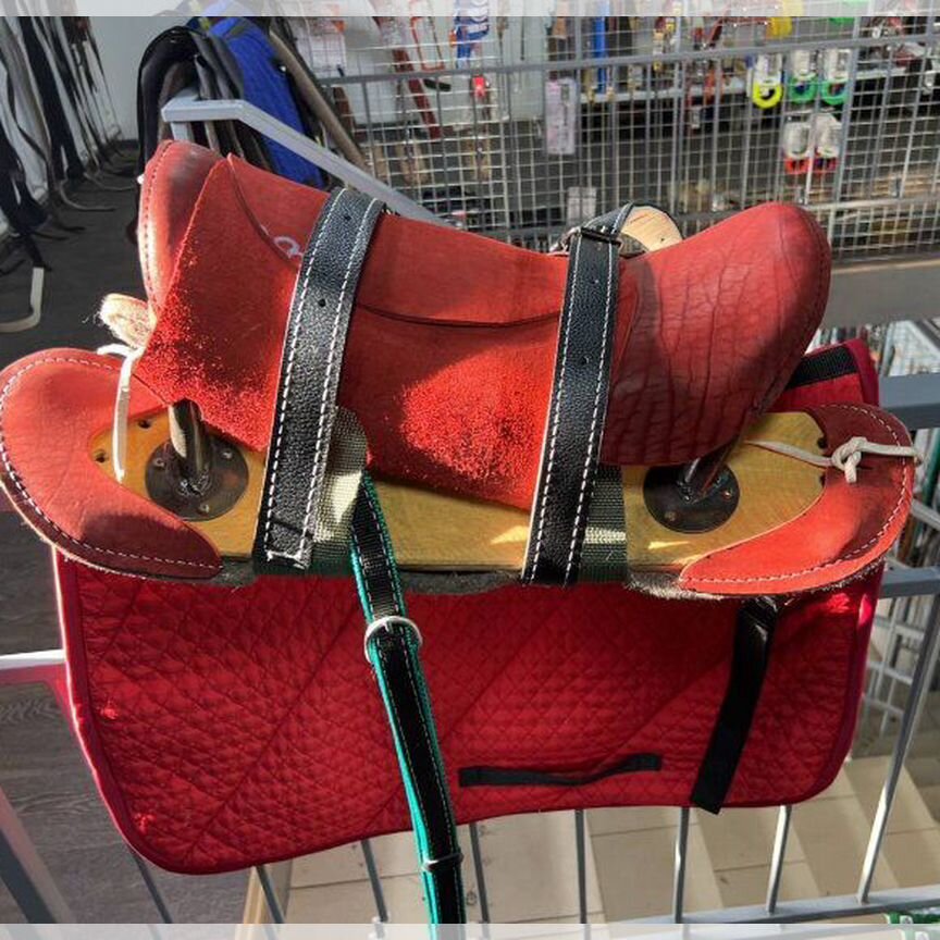 Седло для лошади