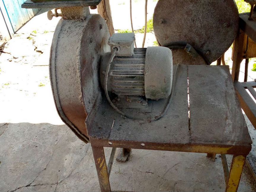 Зерно дробилка