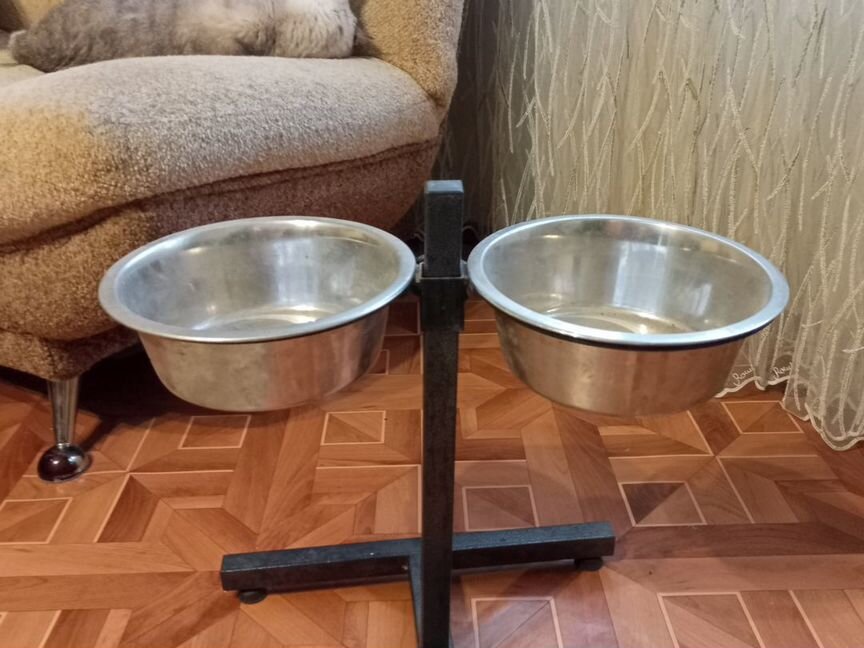 Собачья подставка для еды