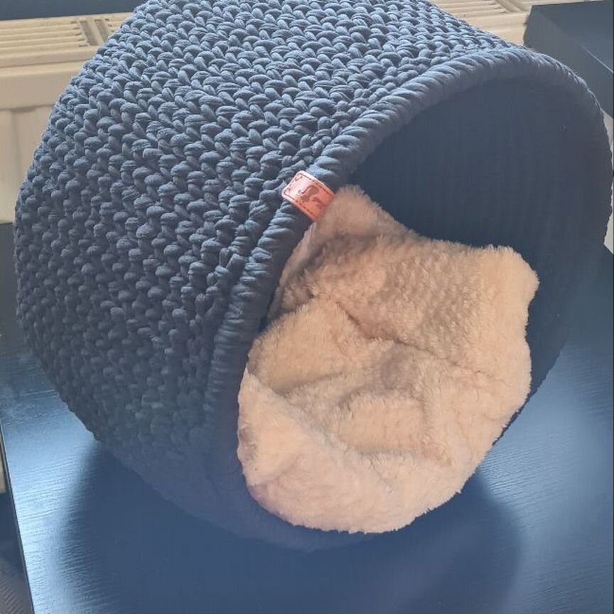 Лежанка для кошек новая