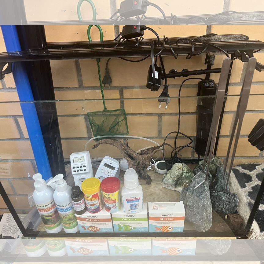 Аквариум на 60 литров со всем оборудыванием