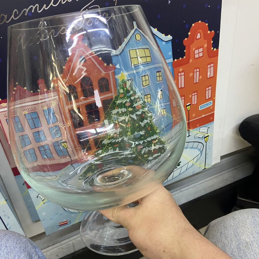 Аквариум в виде бокала