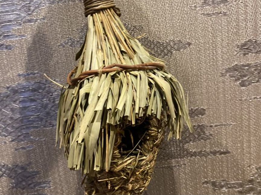 Гнездо для птиц. Солома