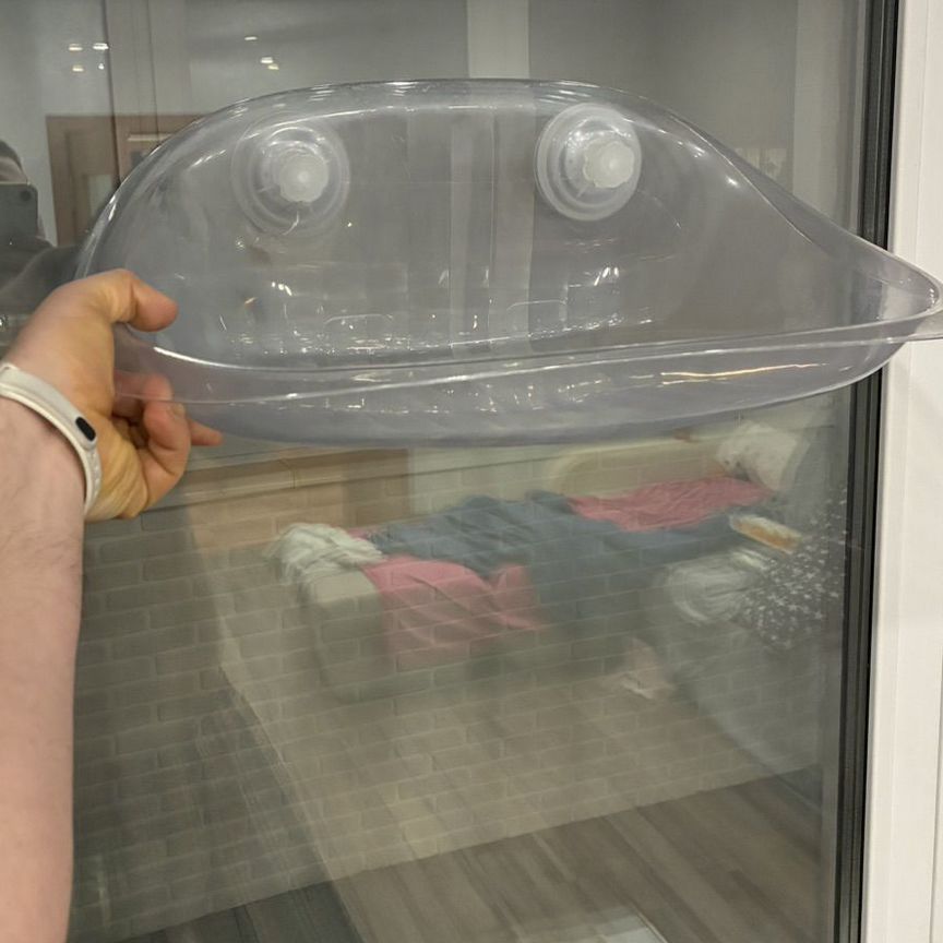 Кошачья лежанка на стекло