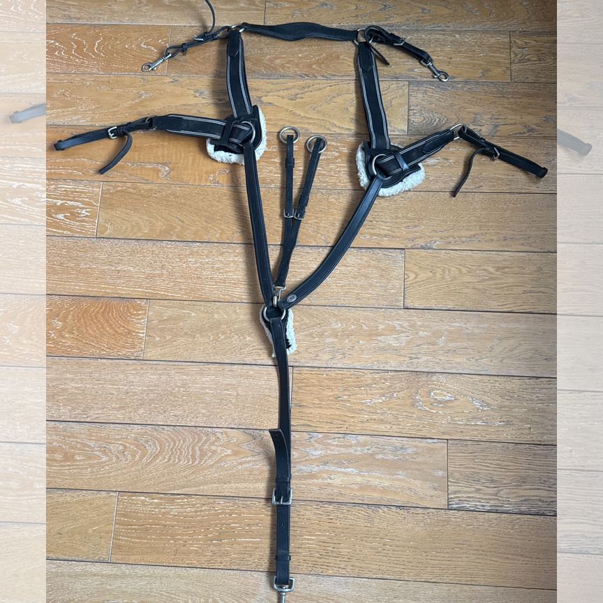 Подперсье для лошади