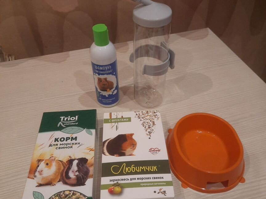 Корм, поилка, шампунь, мисочка для морских свинок