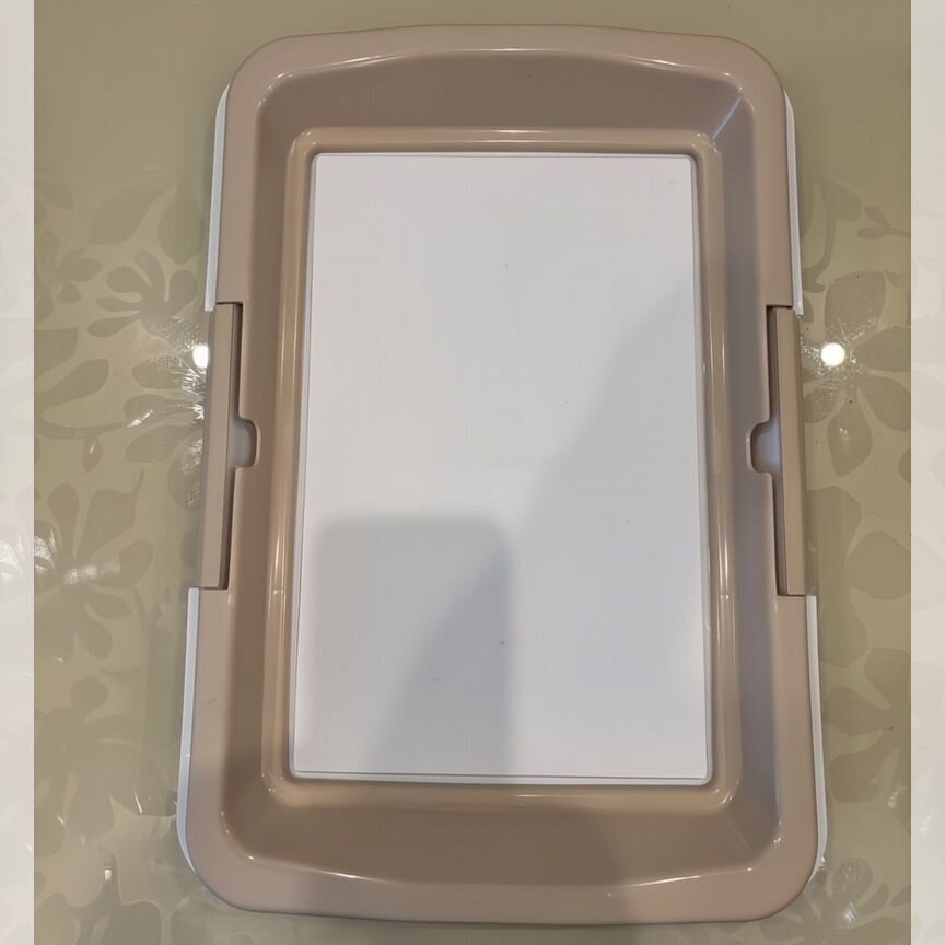 Лоток, комбинезон, пелёнки, носочки, щётка