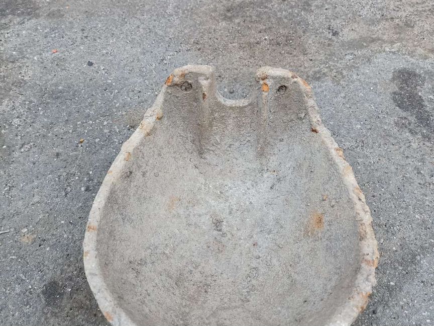 Поилка чугунная для коров и лошадей