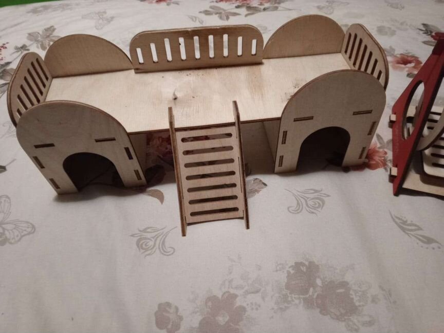 Домик и качель для грызунов хомяка отдам