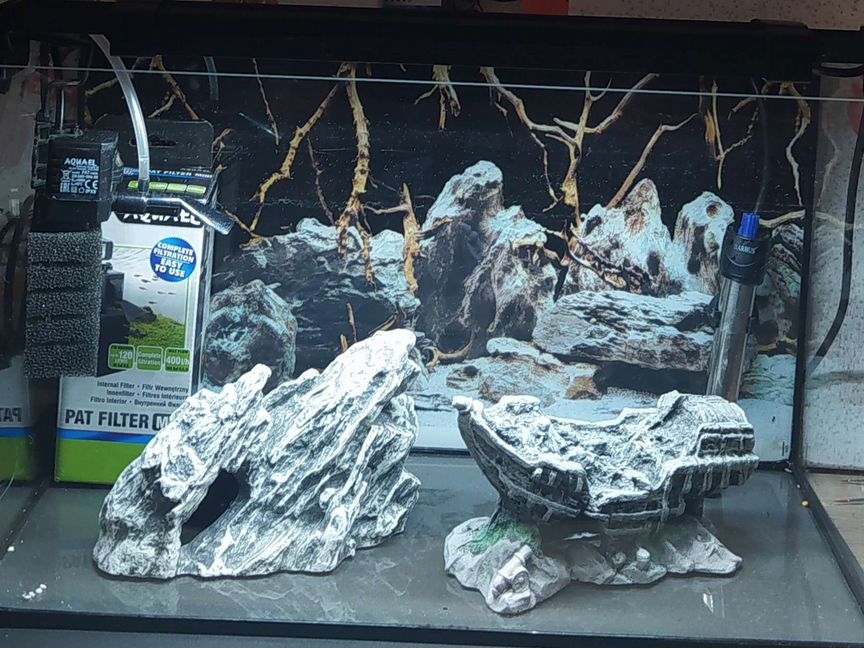 Аквариум укомплектованный оборудованием б/у