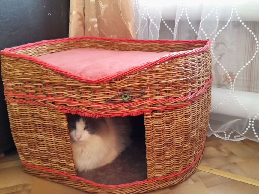 Угловой плетеный котодом