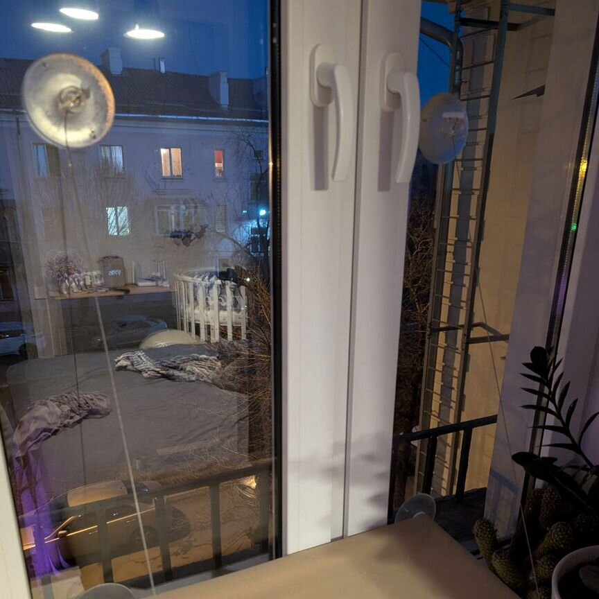 Кошачий гамак, оконного типа