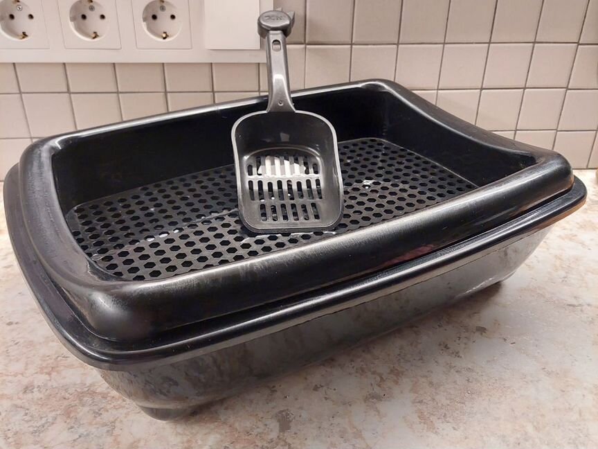 Совок и туалет для кошек или маленьких собак