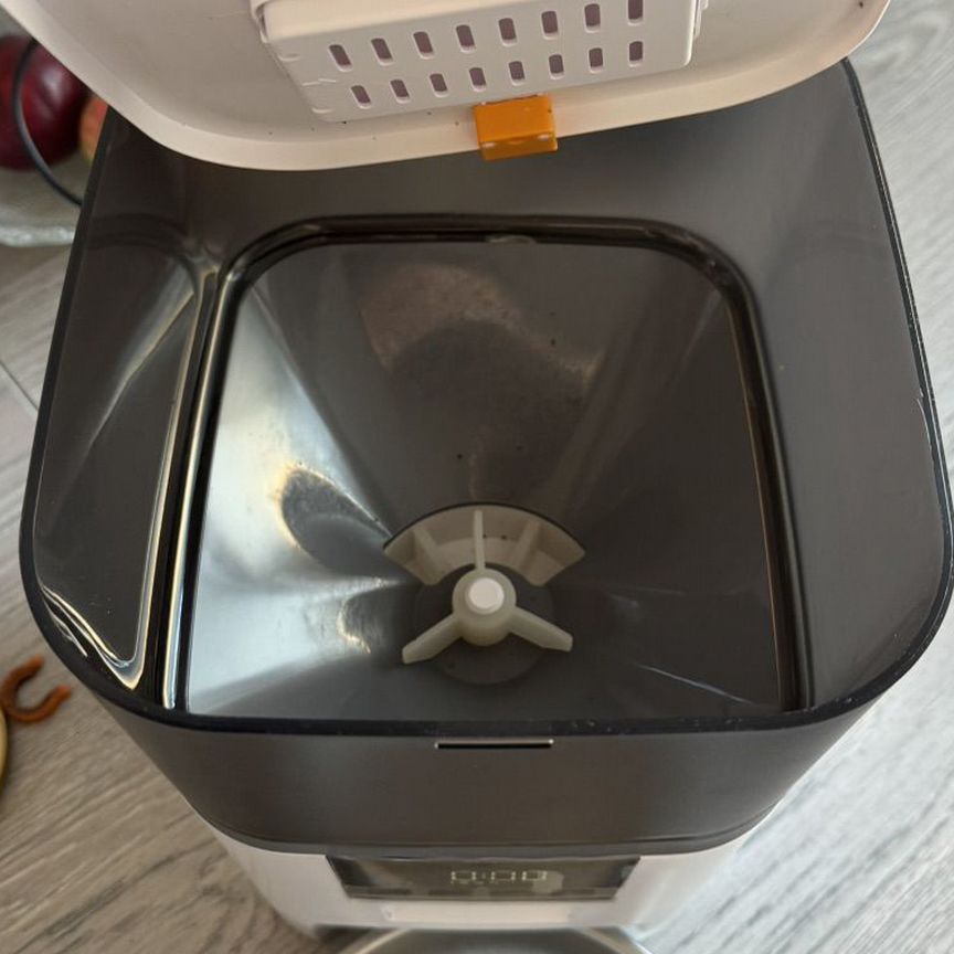 Автоматическая кормушка для животных