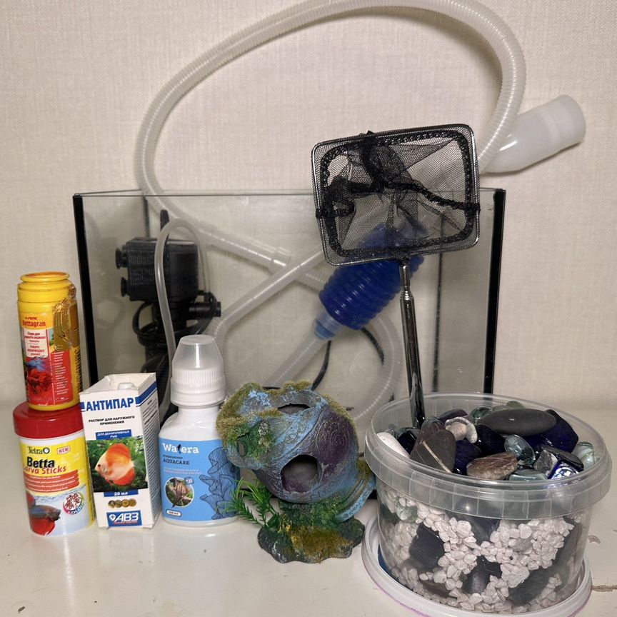 Аквариум и аквариумный набор для рыбки