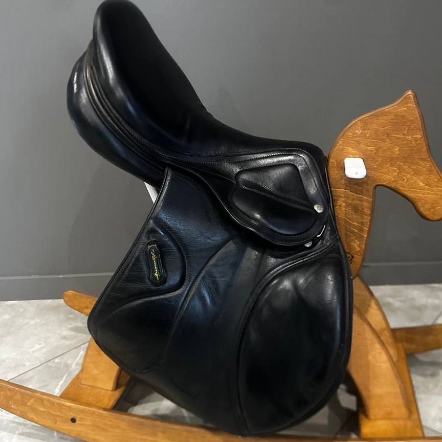 Седло для лошади