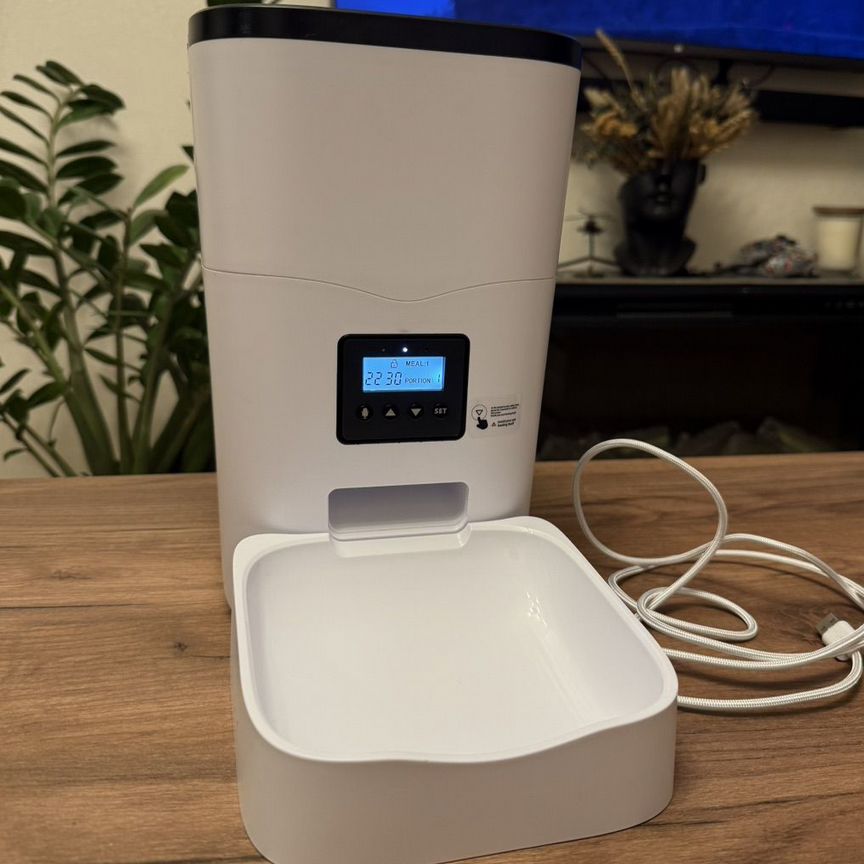 Автоматическая кормушка для кошек и собак