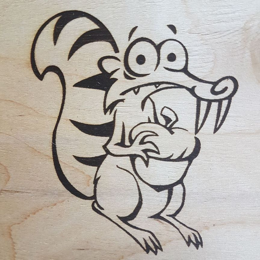 Кормушка для птиц и белок