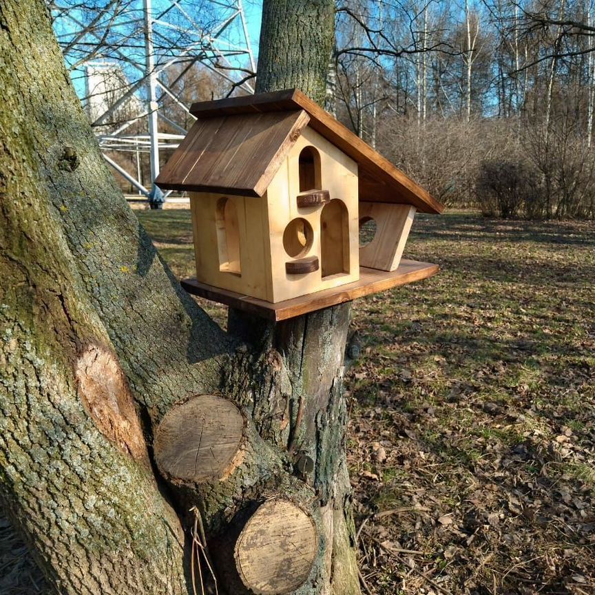 Кормушка для белок и птиц