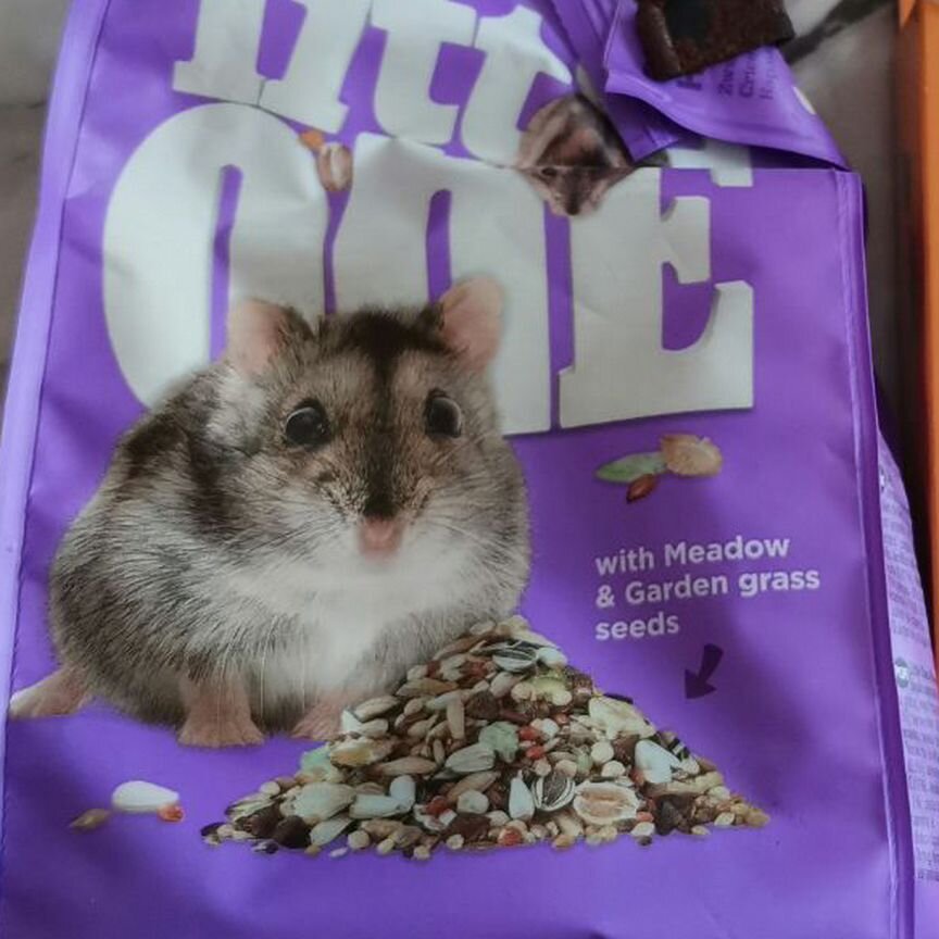 Отдам корм для хомяков и наполнитель