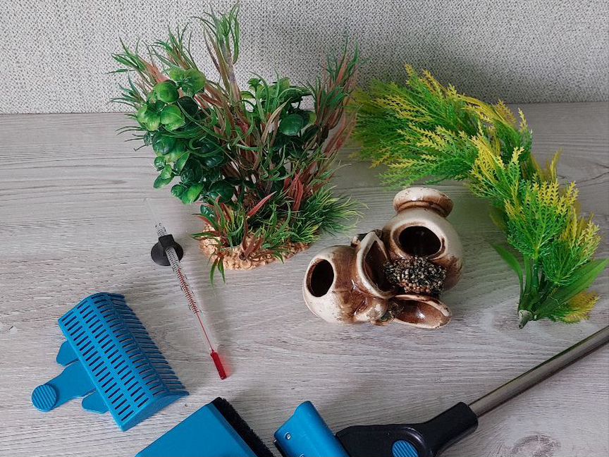 Декор, скребок, термометр для аквариума