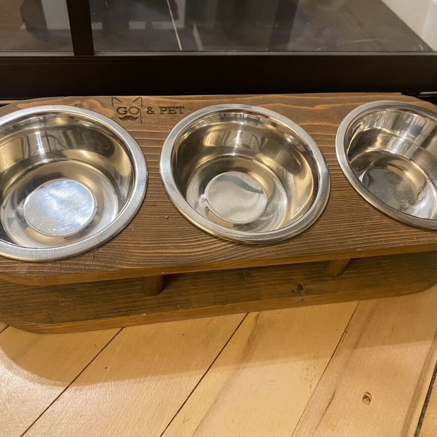 Подставка с мисками для животных
