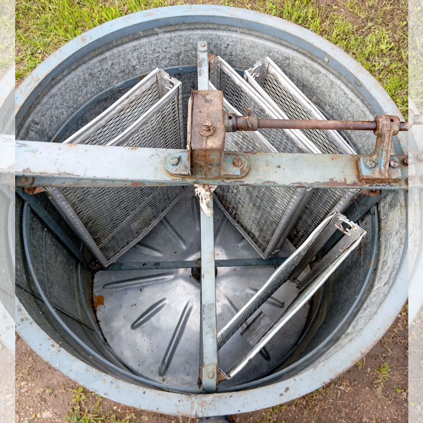 Медогонка 4 рамочная бу