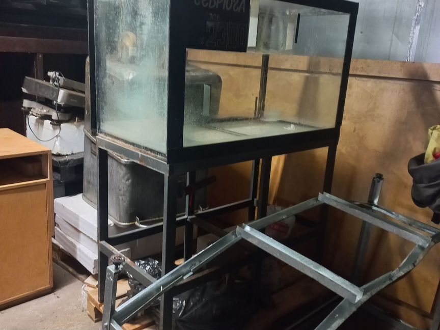 Аквариум с тумбой