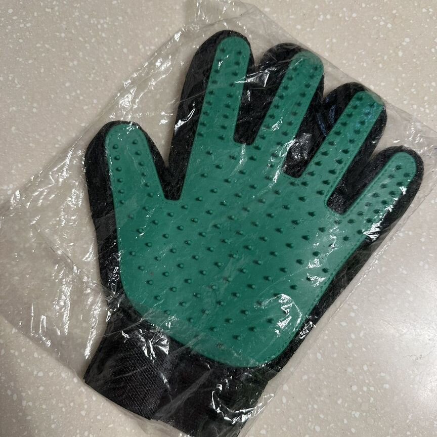 Перчатки для вычесывания кошек