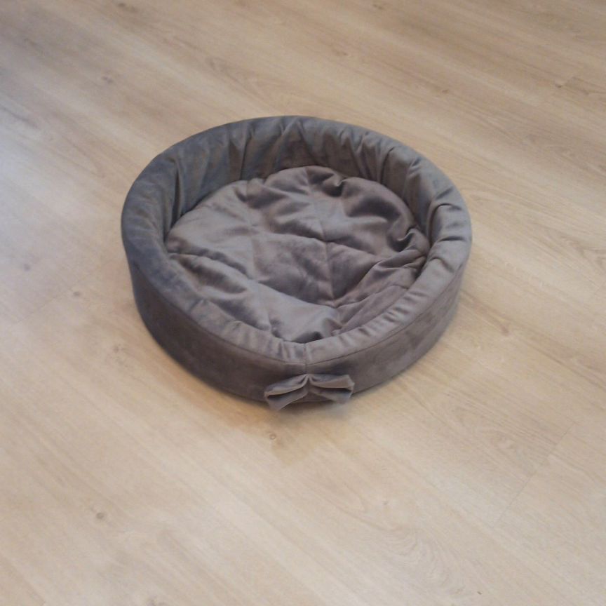 Лежанка для кошечек, собачек