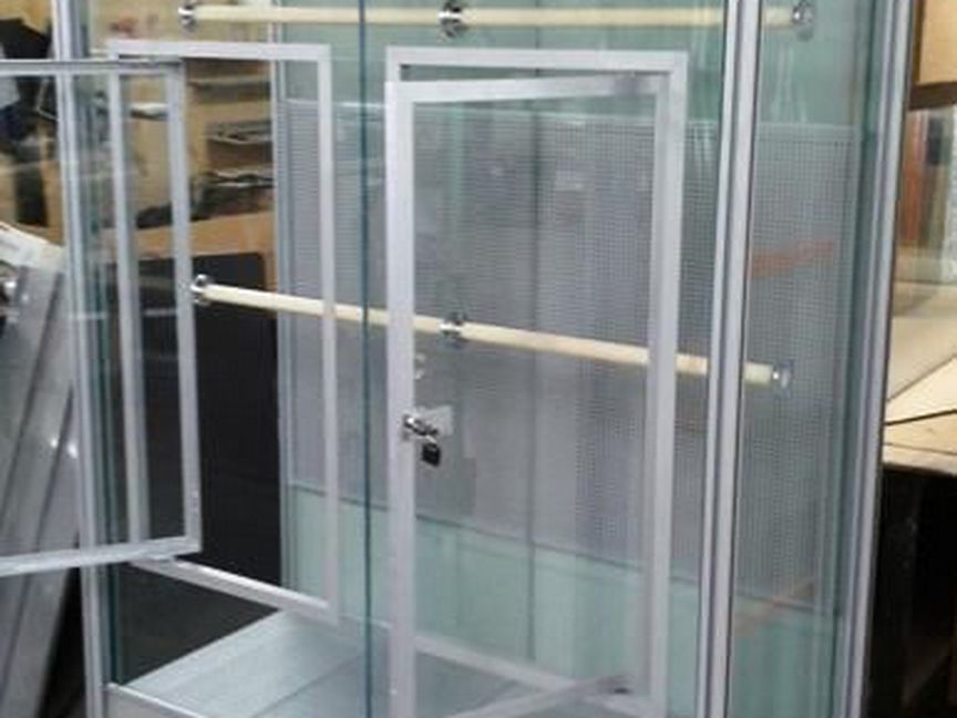 Зоо стойка для крупных птиц серая